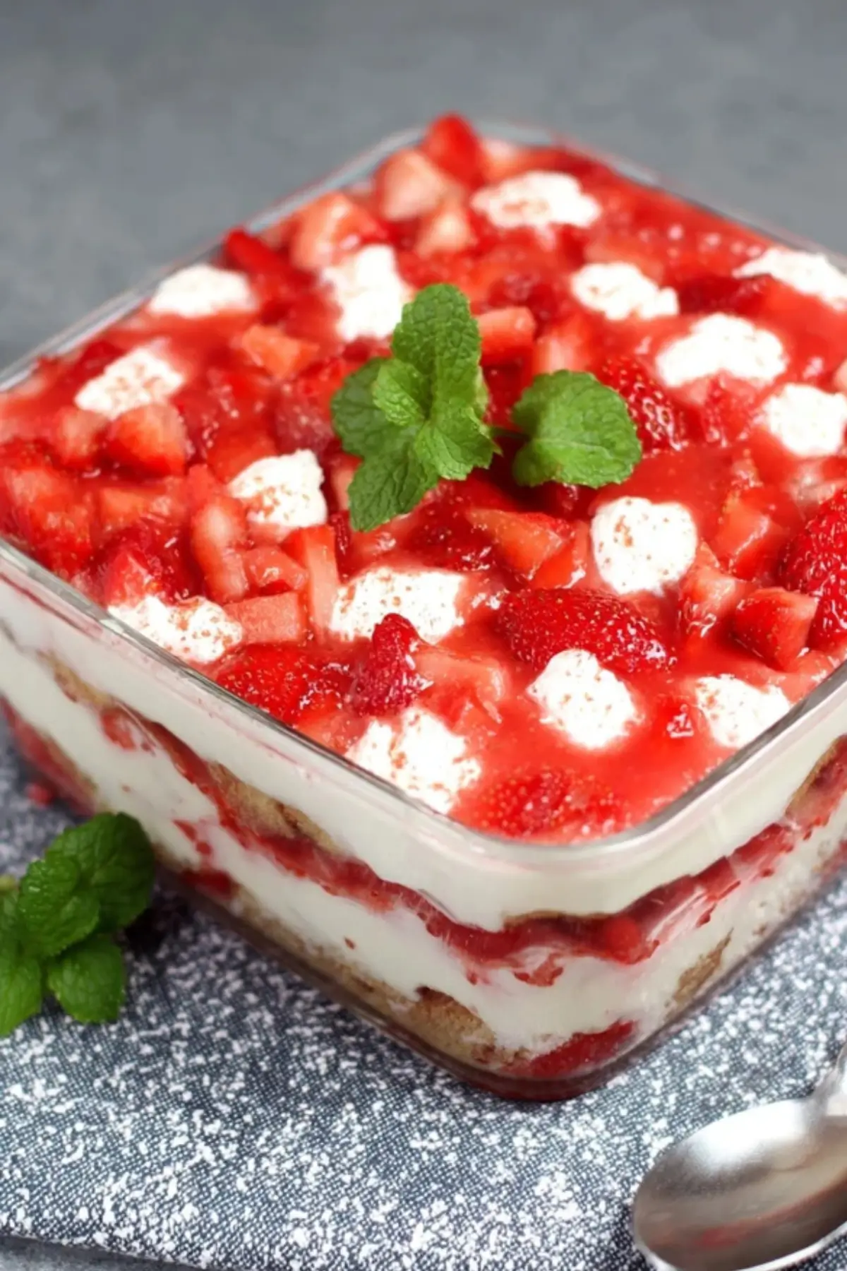 Erdbeer Tiramisu mit Sahne – 10 einfache Schritte - Muma’s Kitchen