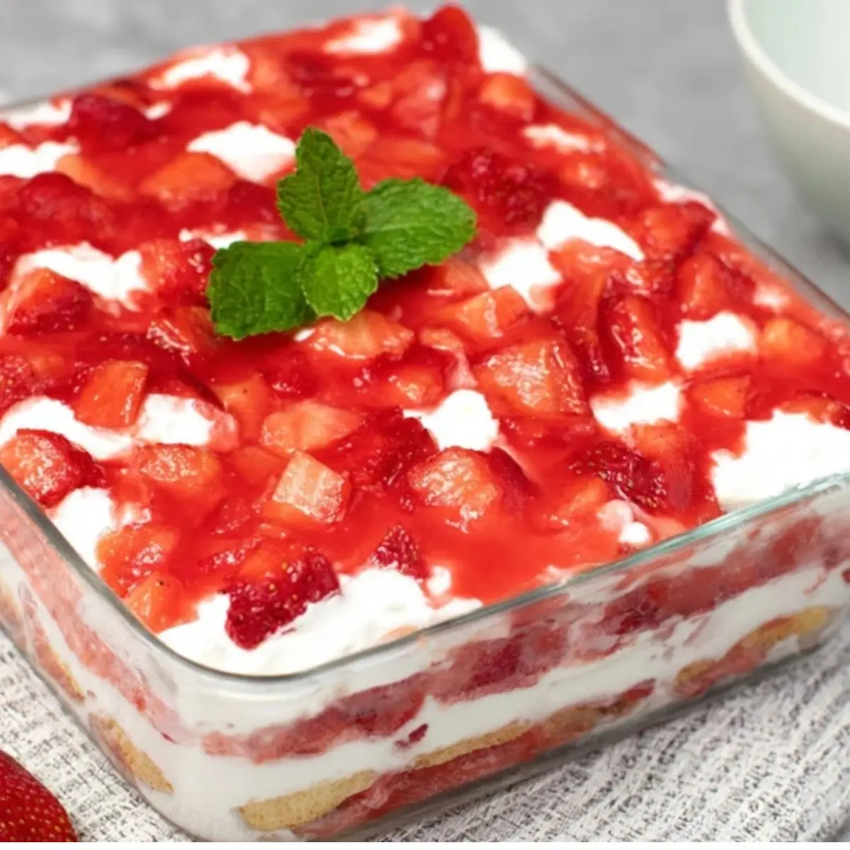 Erdbeer Tiramisu mit Sahne – 10 einfache Schritte - Muma’s Kitchen