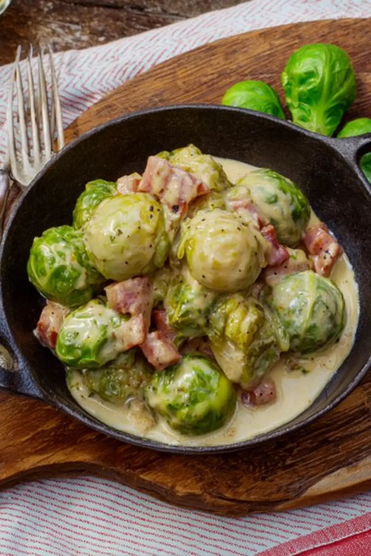 Rahm-Rosenkohl mit Speck und cremiger Soße - Muma’s Kitchen