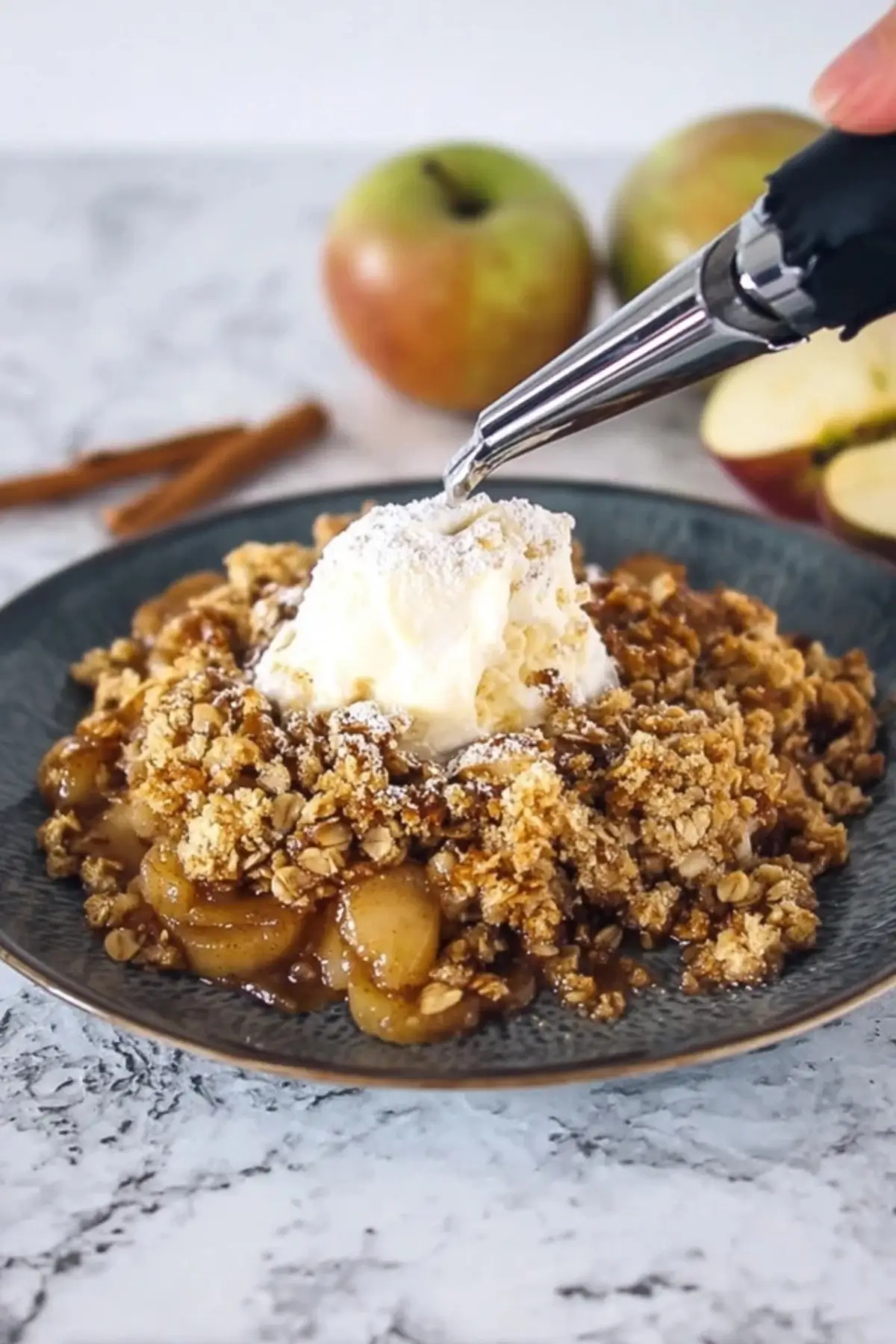 Apfel Crisp mit Streuseln: Das ultimative Herbstdessert - Muma’s Kitchen