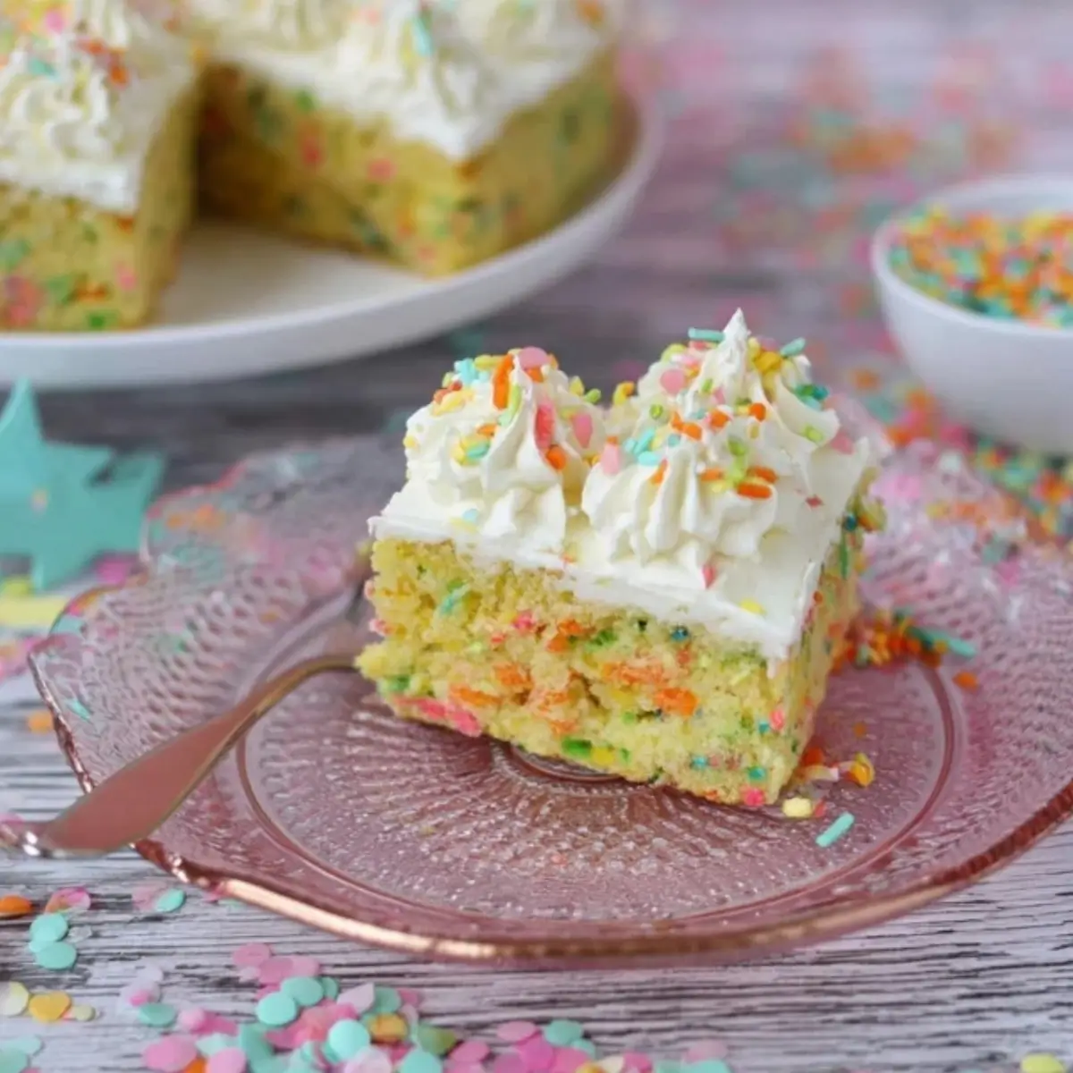 Saftiger Funfetti Kuchen mit Orangen und Sahne-Topping - Muma’s Kitchen