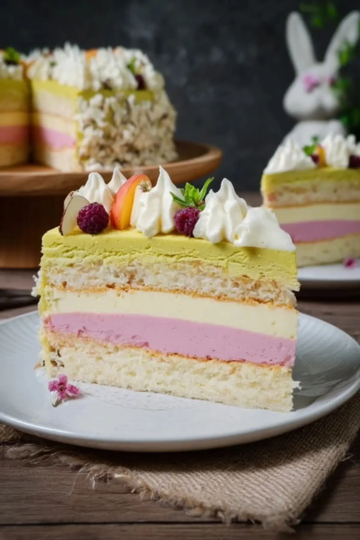 Ostertorte Pfirsich Melba – fruchtig-leichtes Highlight zu Ostern ...
