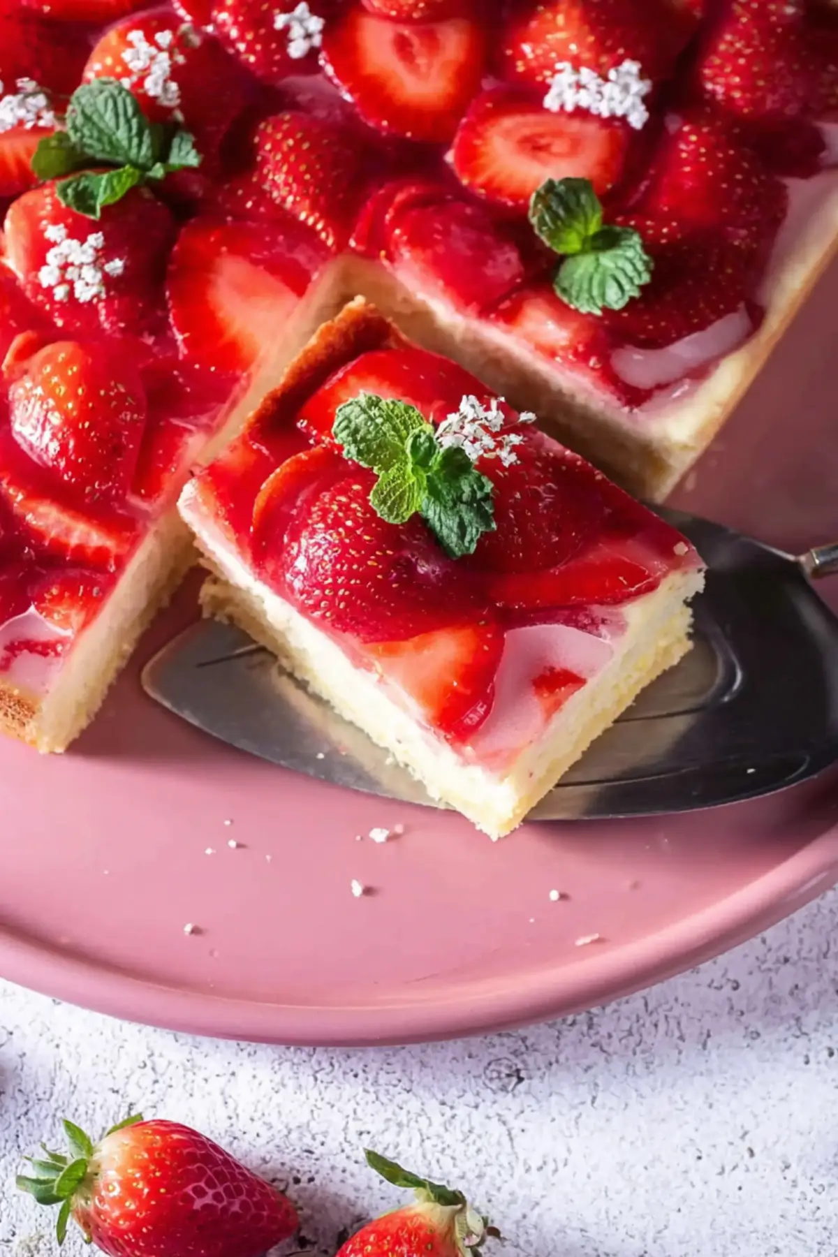 Erdbeerkuchen vom Blech mit Schmand & Pudding - Muma’s Kitchen